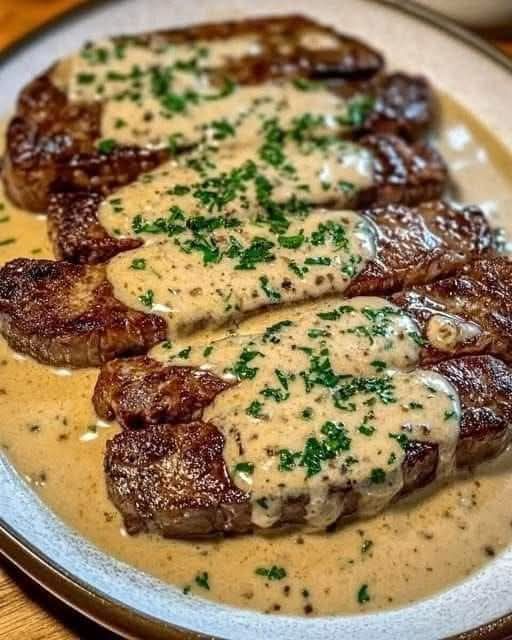 Juicy Steak with Creamy Garlic Sauce – glassika recipes